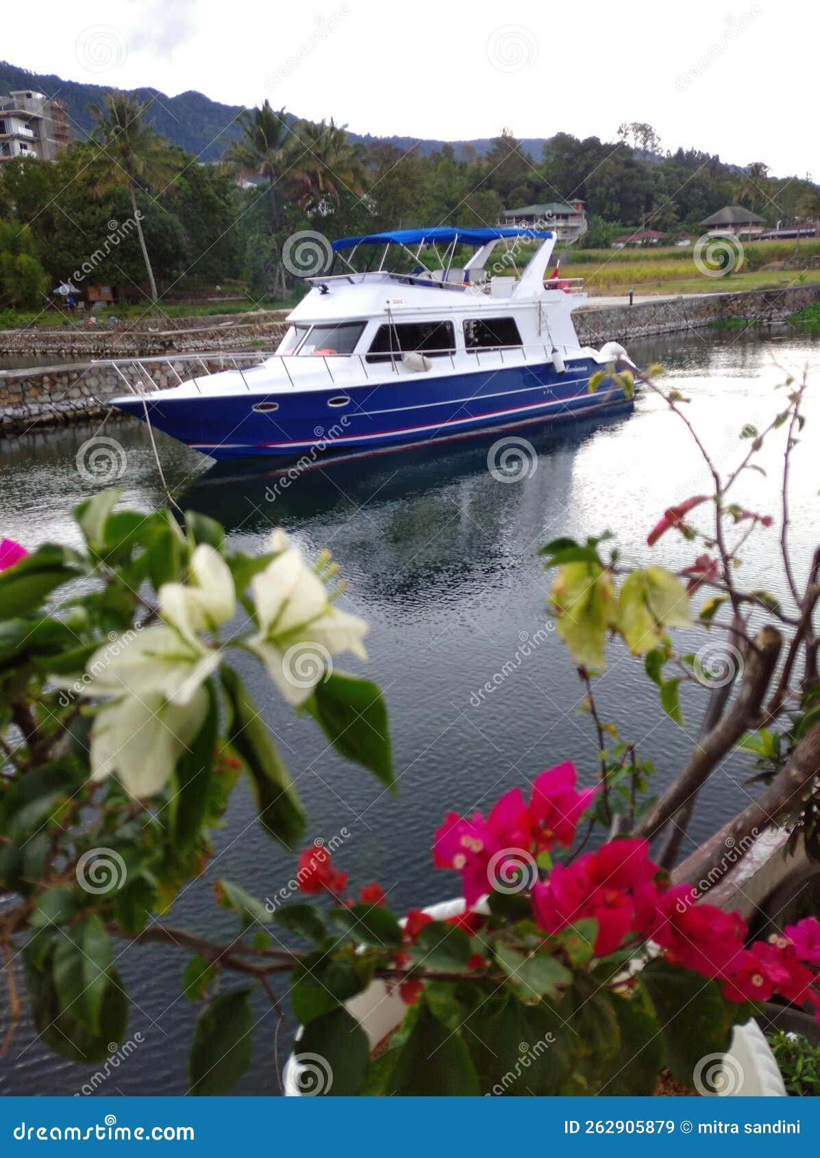 Speed Boat in Lake Toba Samosir Stock Image - Image of lake, samosir ...