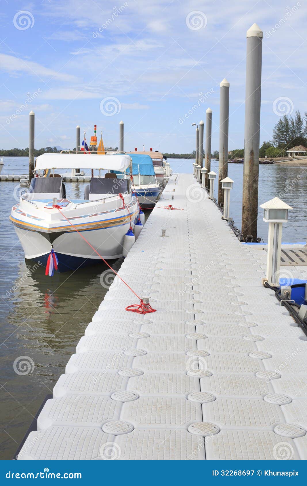 Speed boat in pier stock image. Image of water, land - 32268697