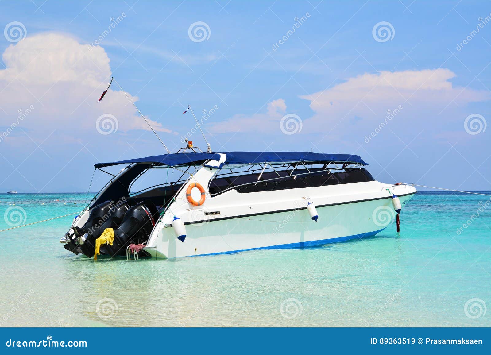 Speed boat editorial stock image. Image of seascape, palm - 89363519