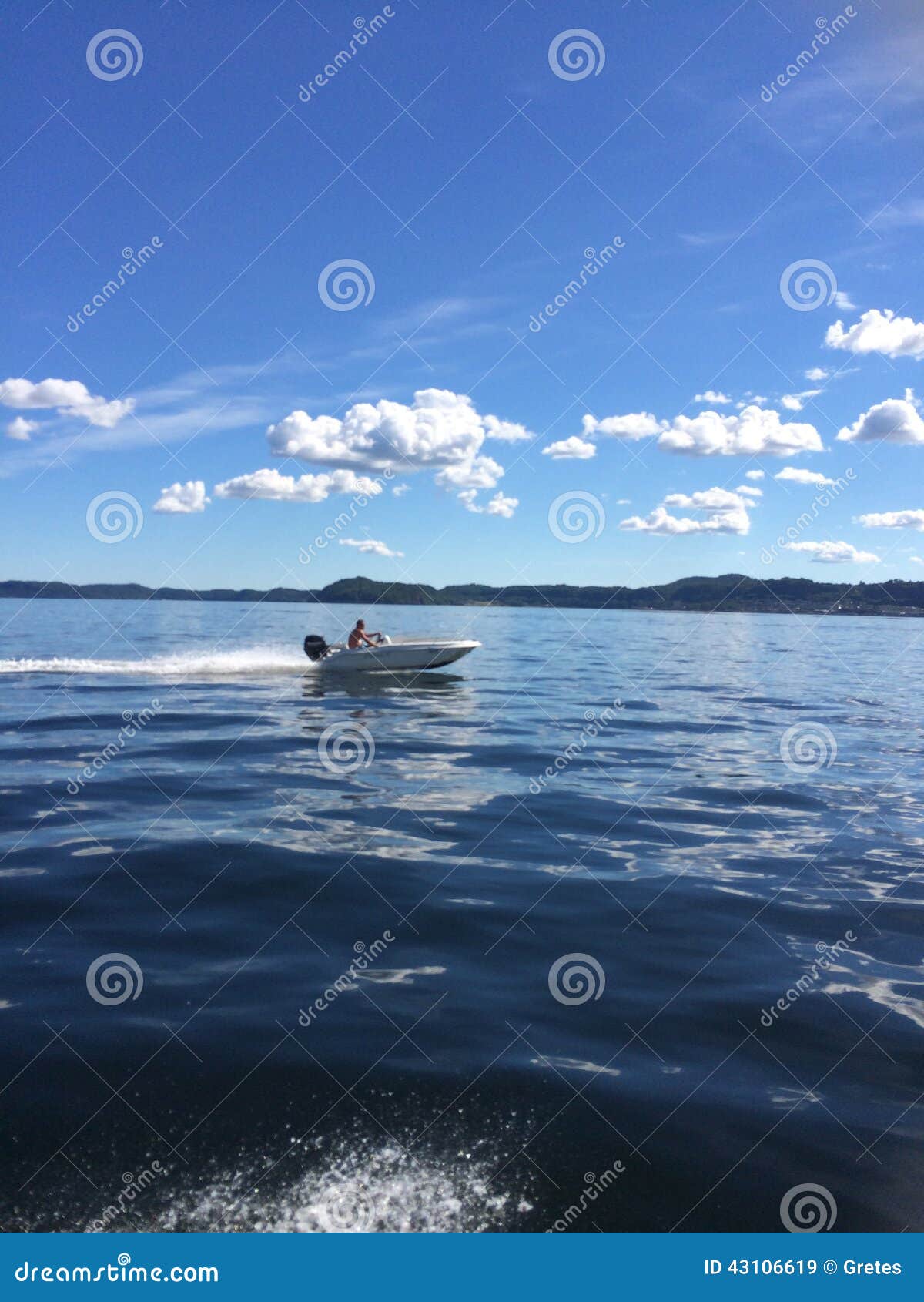 Speed boat on water stock image. Image of outdoors, activity - 43106619