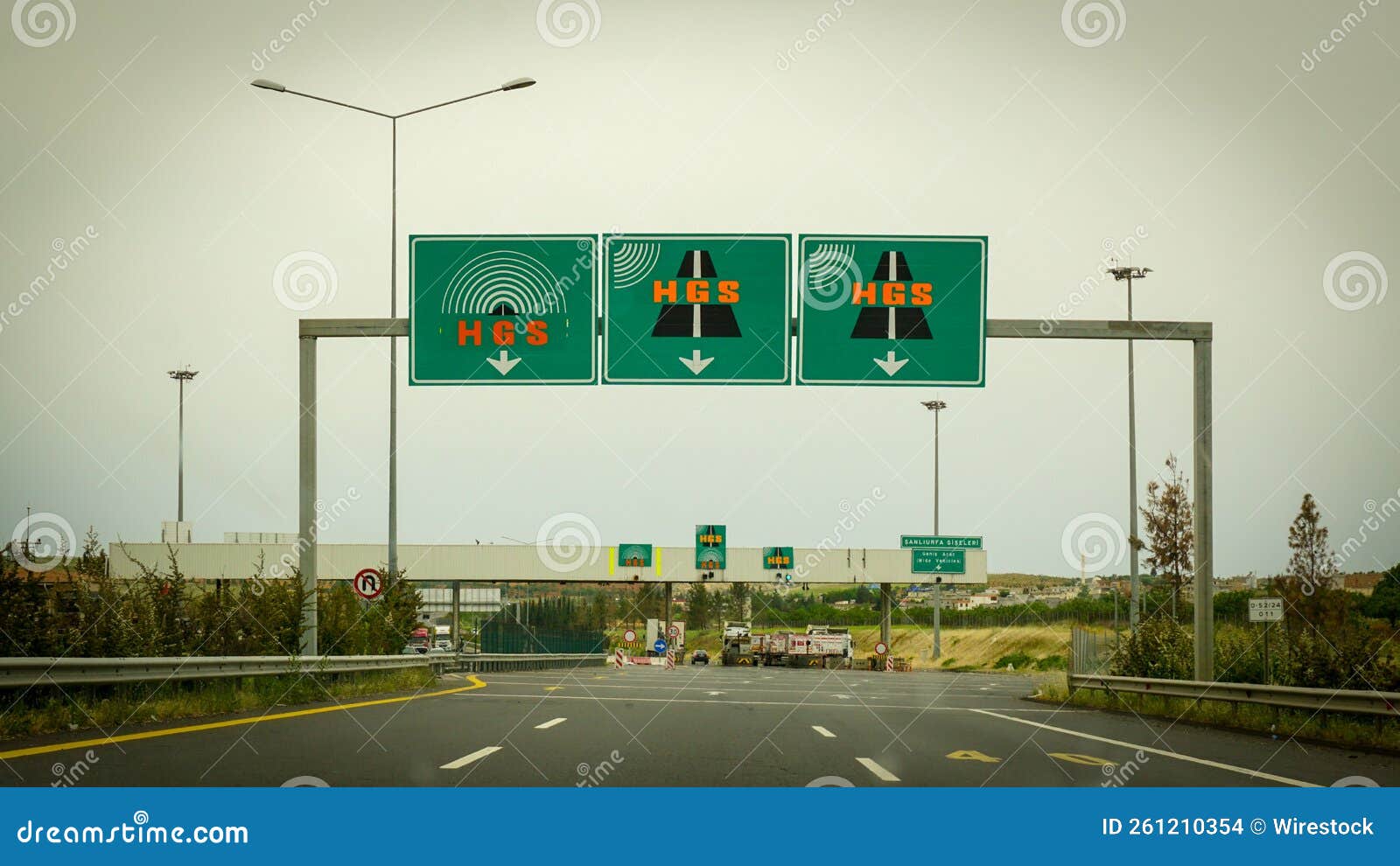 Speed Pass System Board on the Freeway Editorial Stock Image - Image of ...