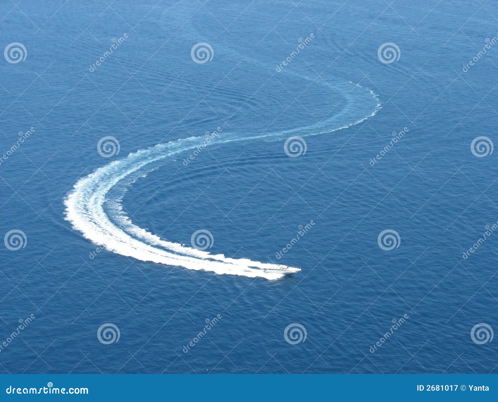 Speedboat cruising stock image. Image of ocean, lifestyle - 2681017