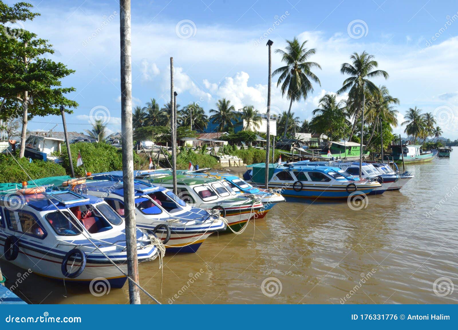 Speedboat Dock in Tanjung Selor Indonesia Editorial Photo - Image of ...