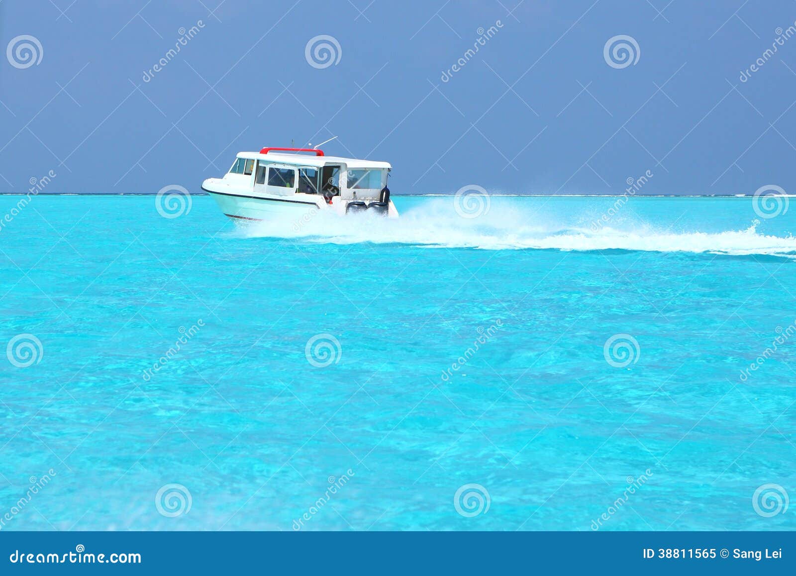 Speedboat in the Maldives Sea Stock Image - Image of speed, ocean: 38811565