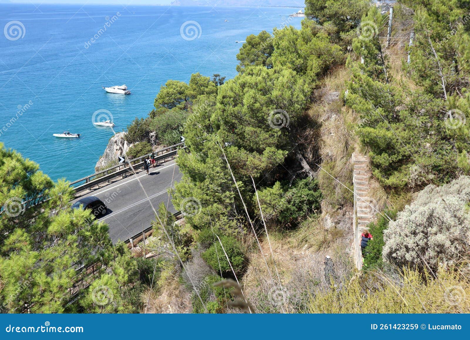 Sperlonga - Escursionisti Sulla Via Flacca Alla Fine Del Sentiero ...