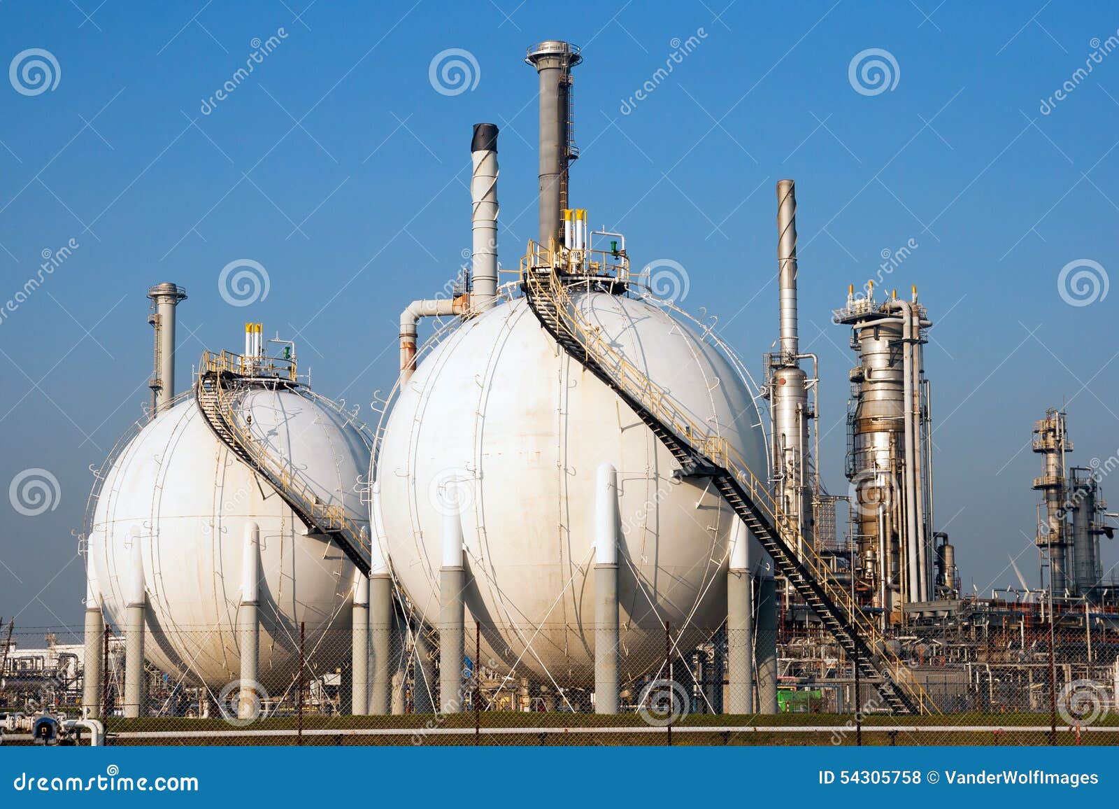 Spherical gas tank stock photo. Image of rotterdam, spherical - 54305758