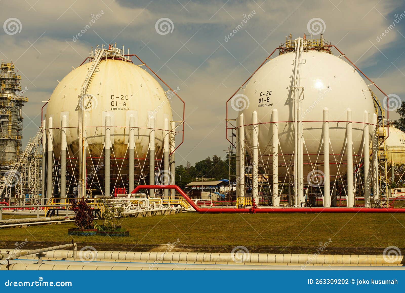 Spherical Tank editorial photography. Image of tank - 263309202