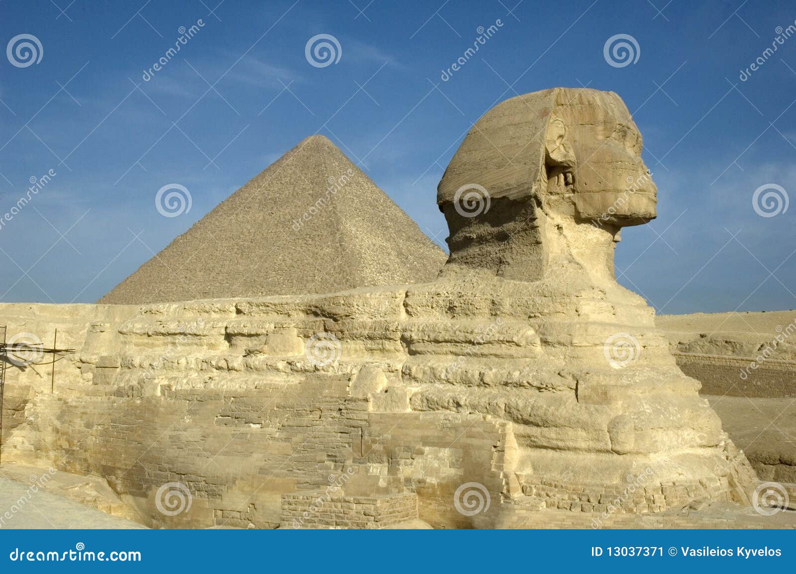 Sphinx & Great Pyramid stock image. Image of giza - 13037371