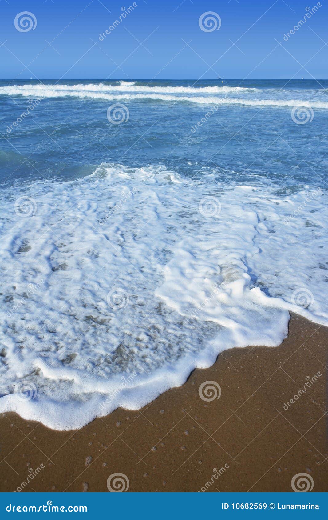 Spiaggia Blu Del Mar Mediterraneo Blu in Spagna Immagine Stock ...