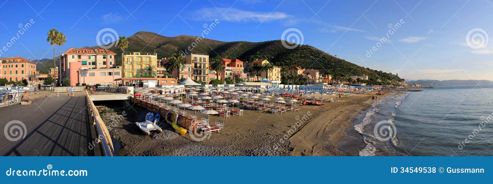 Spiaggia di Ceriale fotografia stock editoriale. Immagine di facciata ...