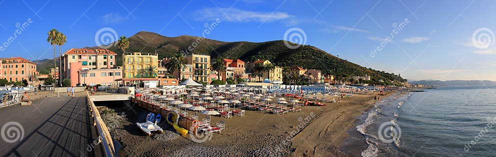Spiaggia di Ceriale fotografia stock editoriale. Immagine di facciata ...