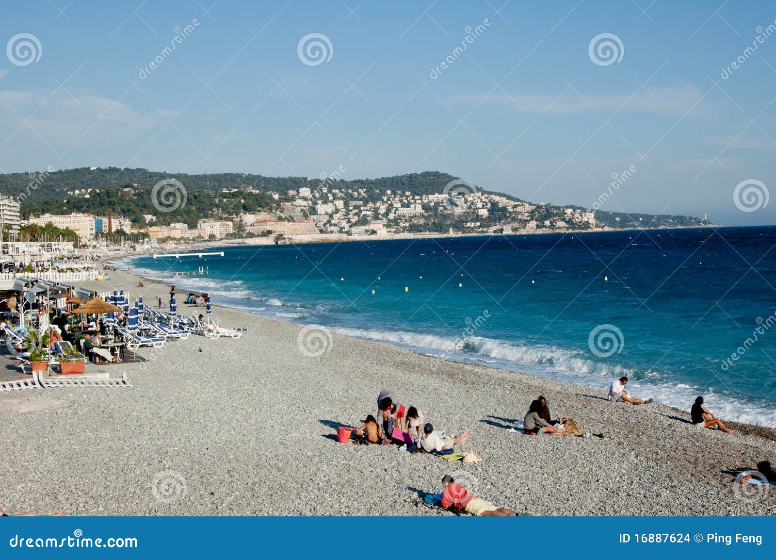Spiaggia in Nizza fotografia stock. Immagine di spiaggia - 16887624