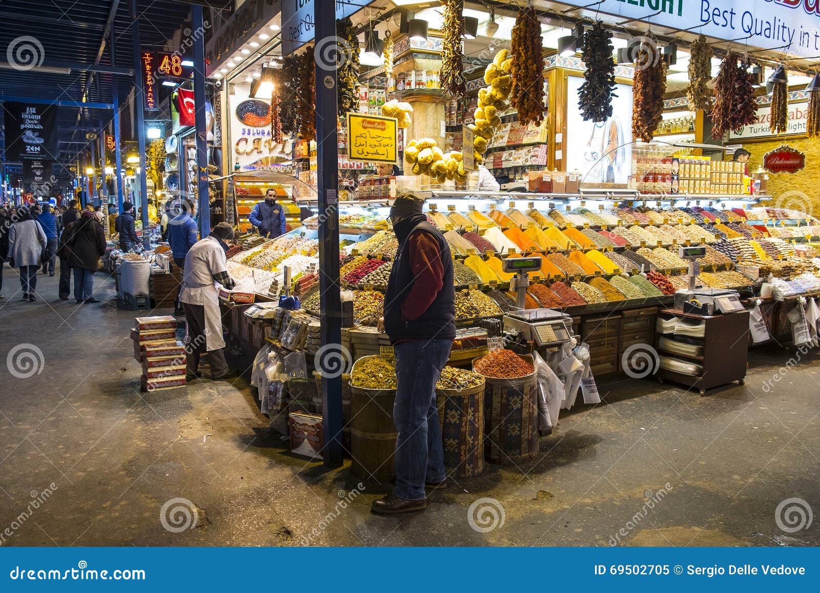 The Spice Market of Istanbul Editorial Image - Image of facade ...