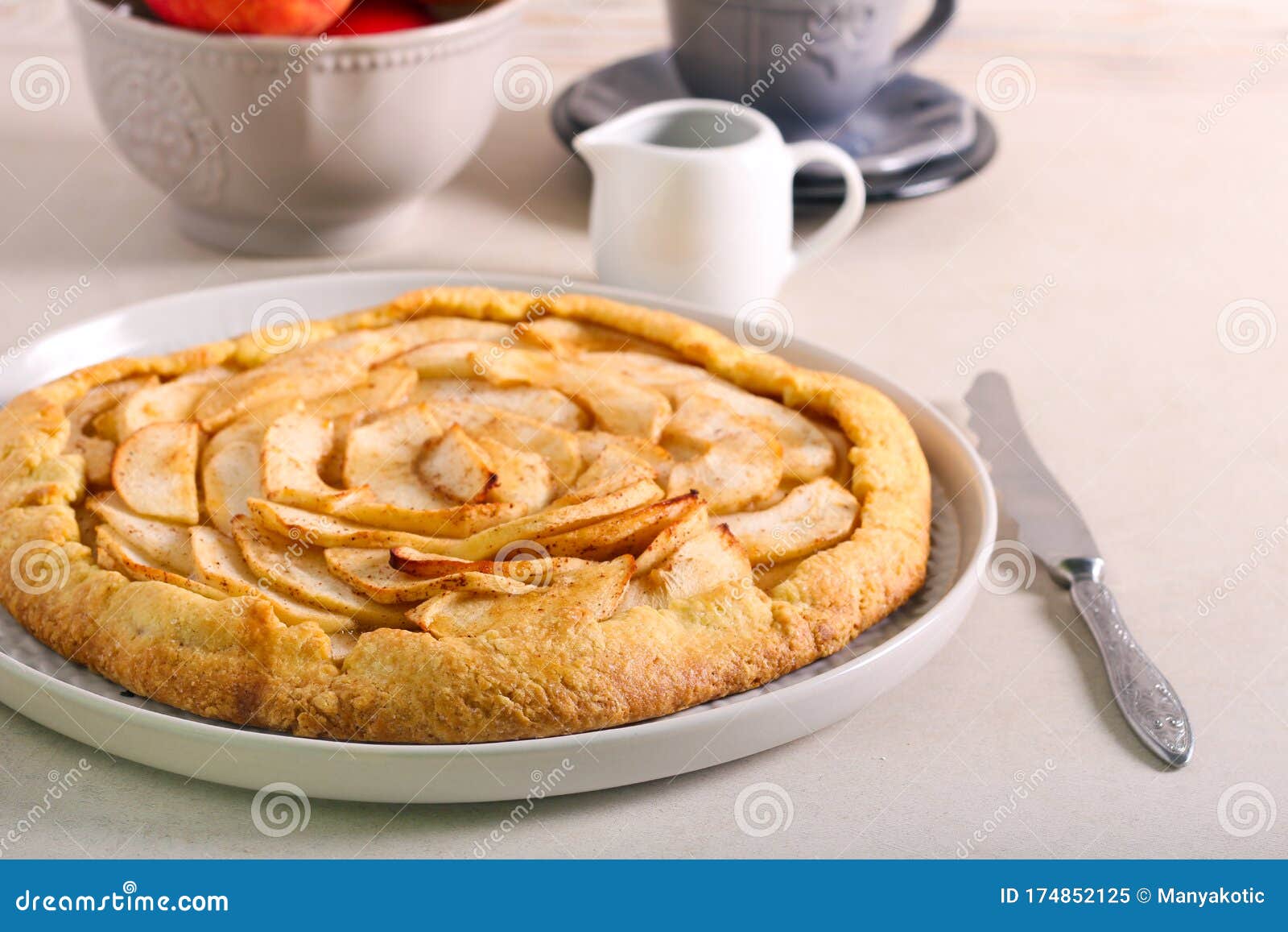 Spicy Apple Open Cake, Sliced Stock Image - Image of crostata, cake ...
