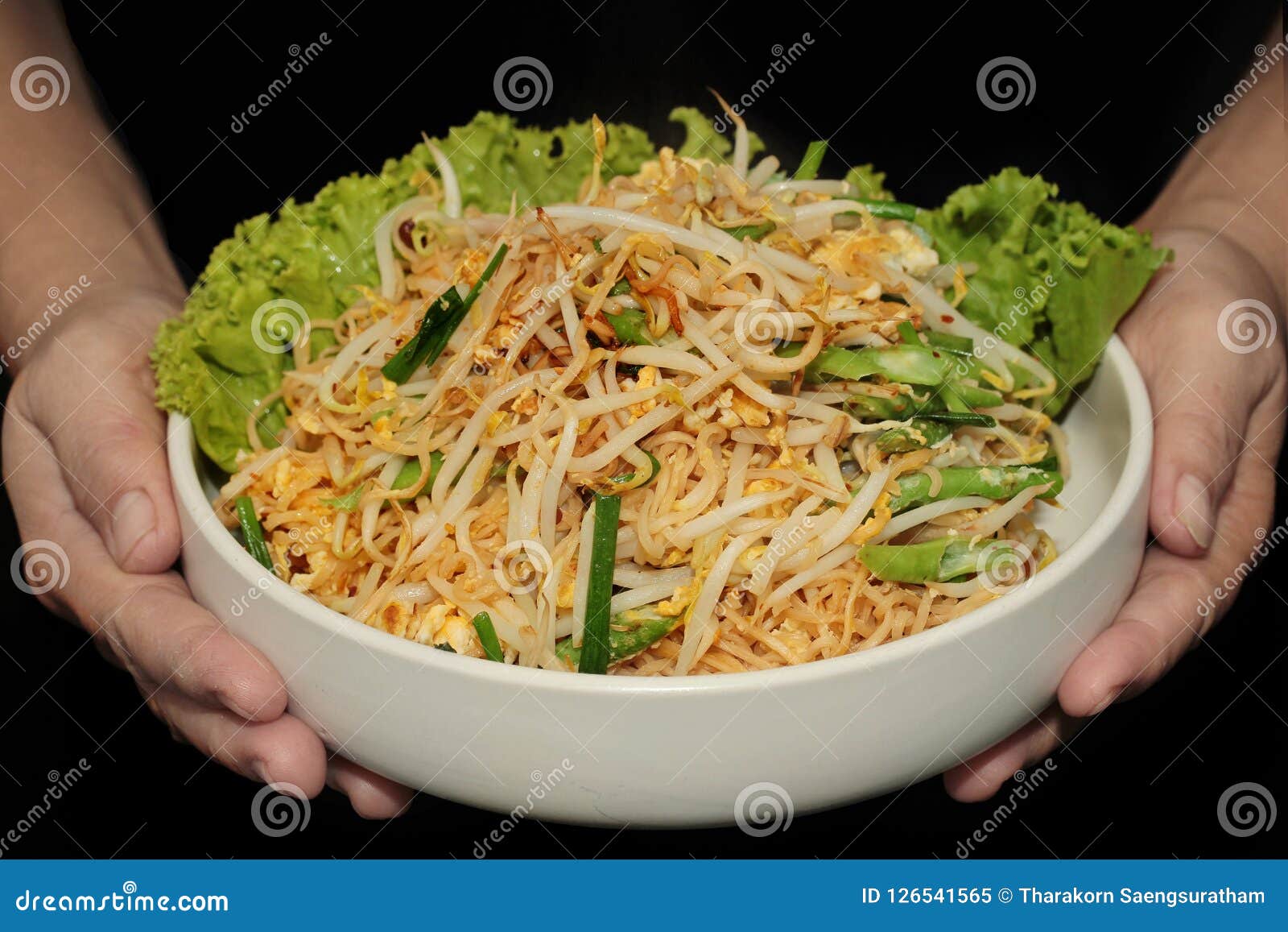 Spicy Fried Instant Noodle with Egg.wing Bean,onion,bean Sprouts Stock ...