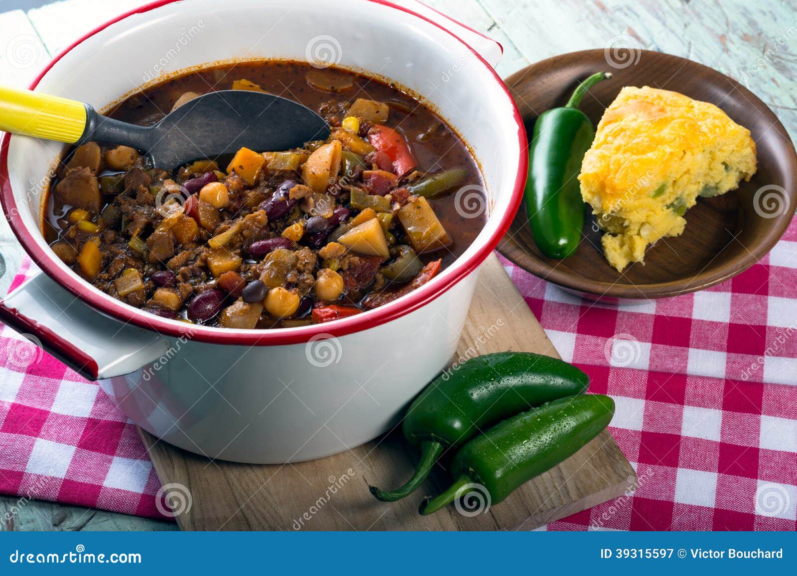 Spicy vegetarian chili stock image. Image of potato, entree - 39315597