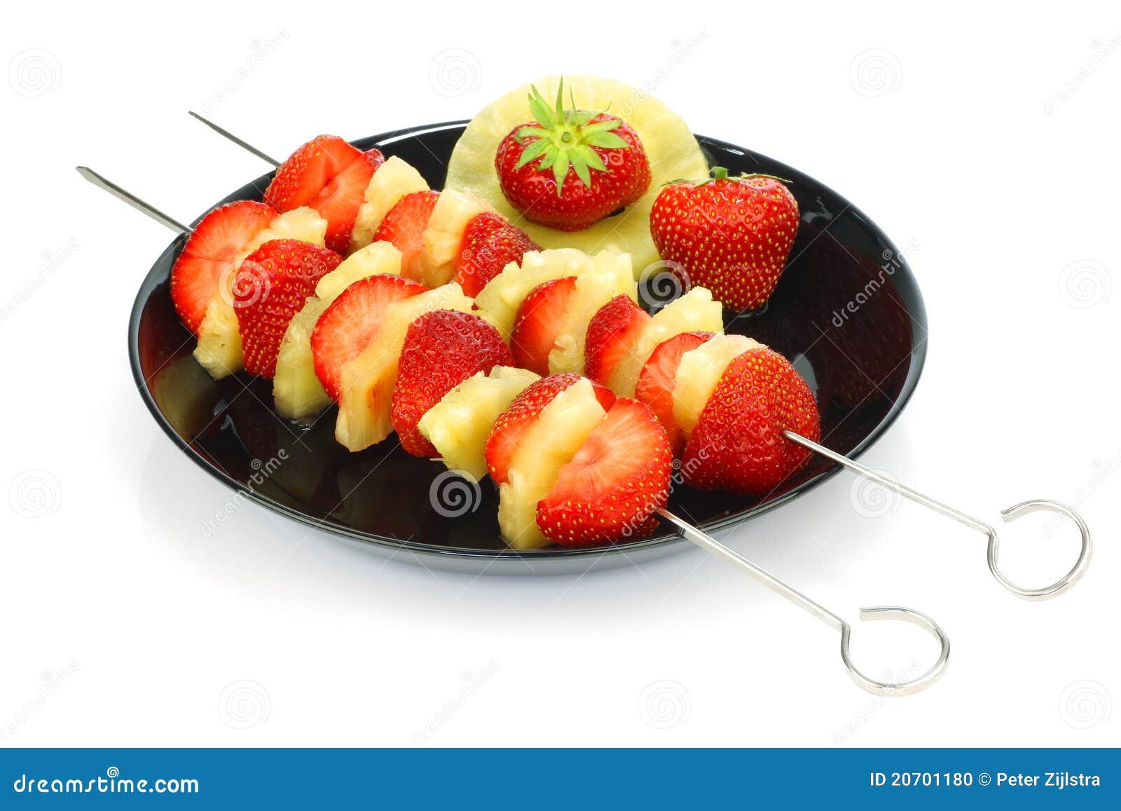 Spiedi Con Le Fragole E L'ananas Fotografia Stock - Immagine di mela ...