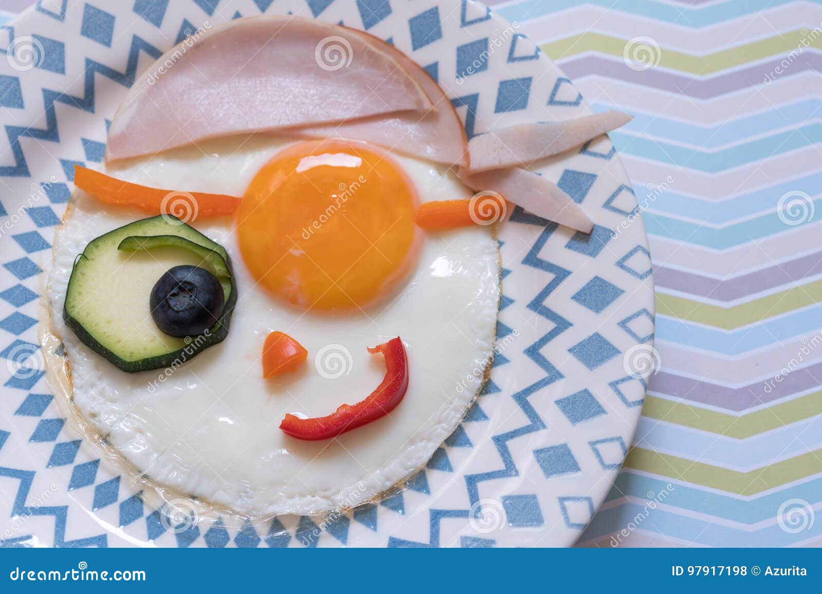Spiegelei Des Lustigen Piraten Stockfoto - Bild von gurke, zicklein ...
