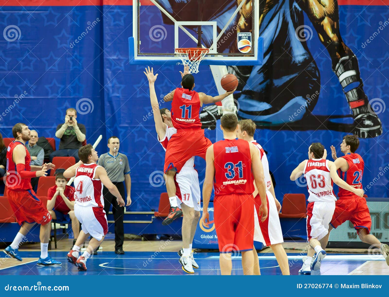 Spielen Der Basketball-Teams Redaktionelles Stockbild - Bild von korb ...
