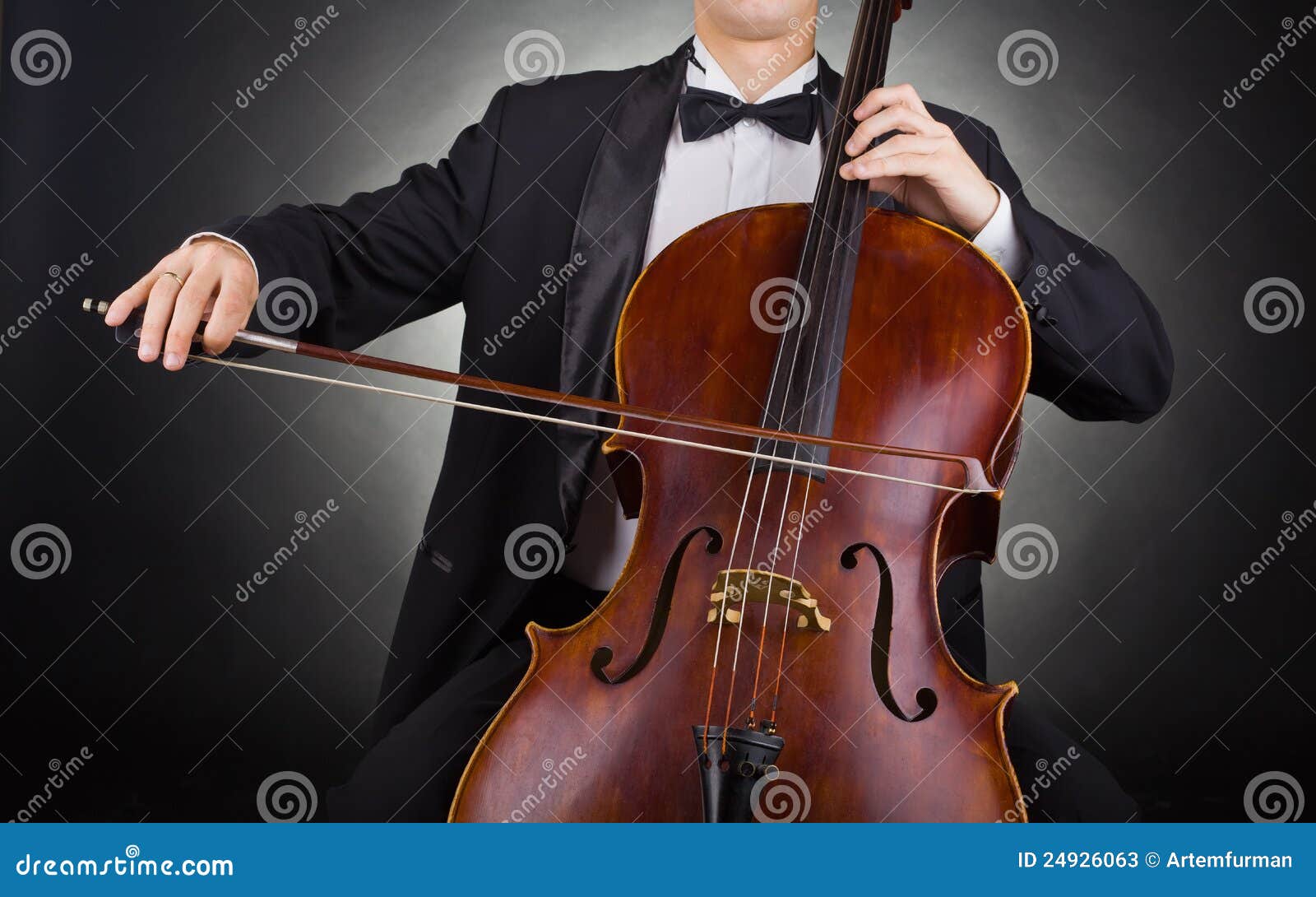 Spielen des Cellos stockbild. Bild von instrument, spieler - 24926063