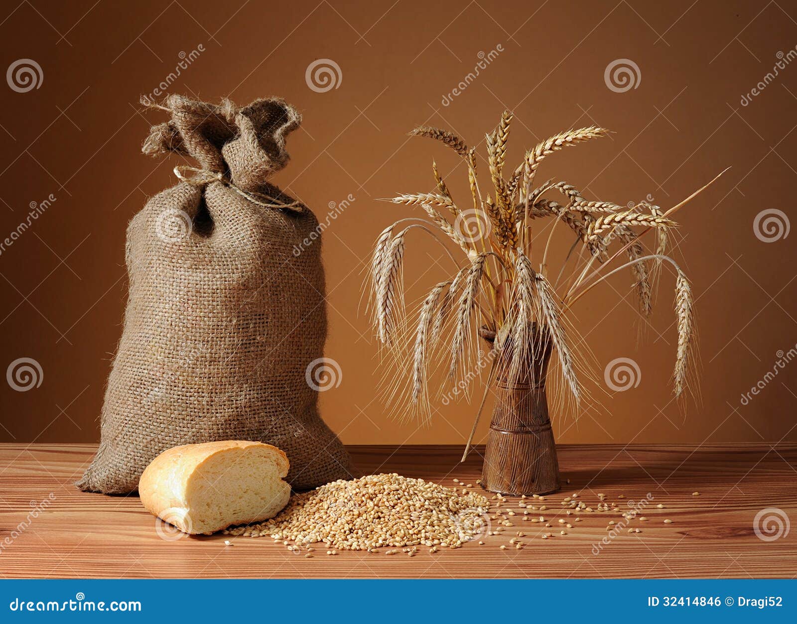 Spighe Del Grano Del Granoturco in Un Vaso Fotografia Stock - Immagine ...