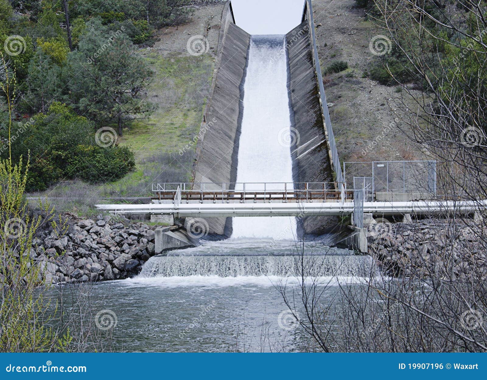 Chute Spillway Royalty-Free Stock Photo | CartoonDealer.com #15398241