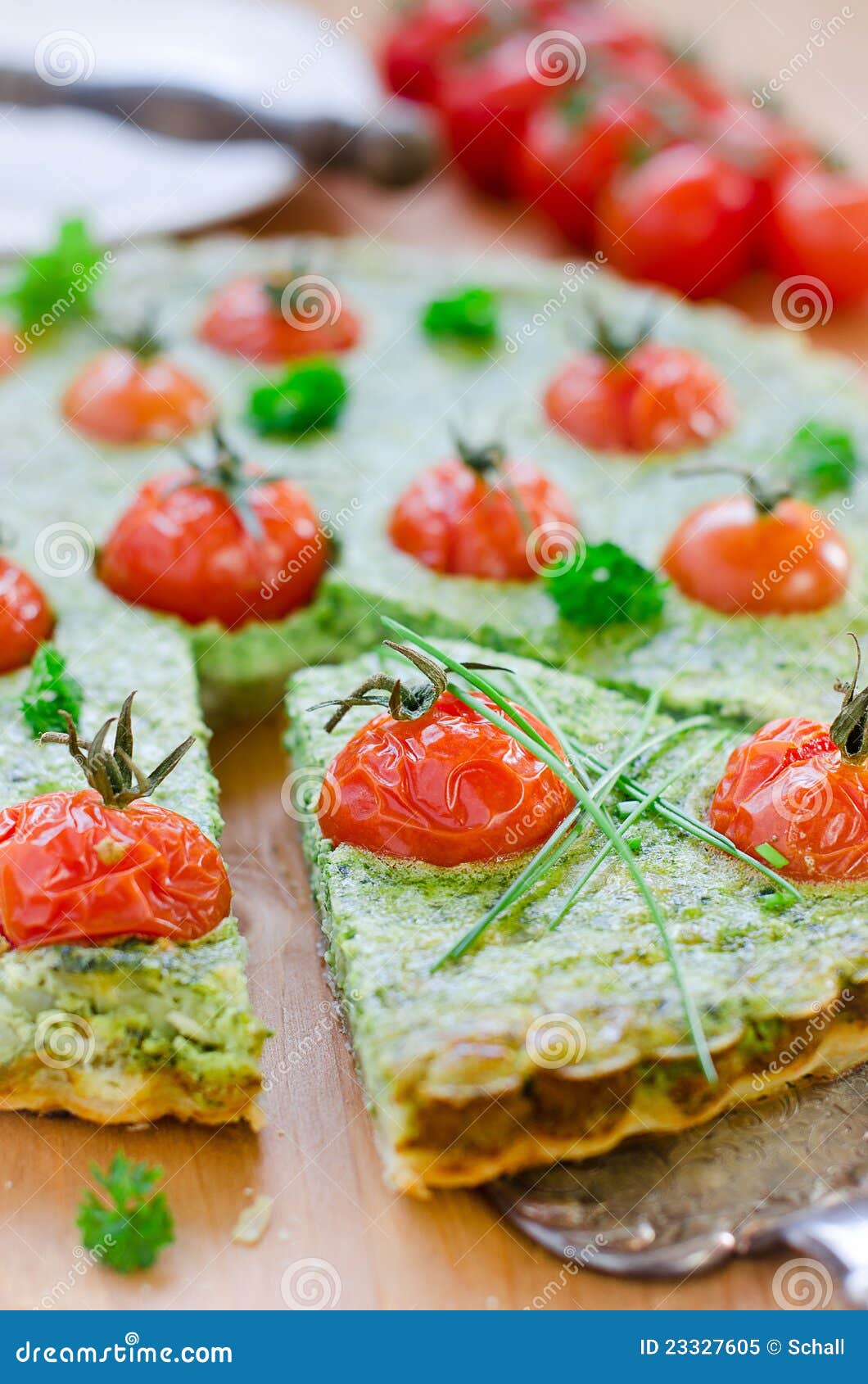 Spinach-Tomato guiche stock image. Image of meal, fish - 23327605