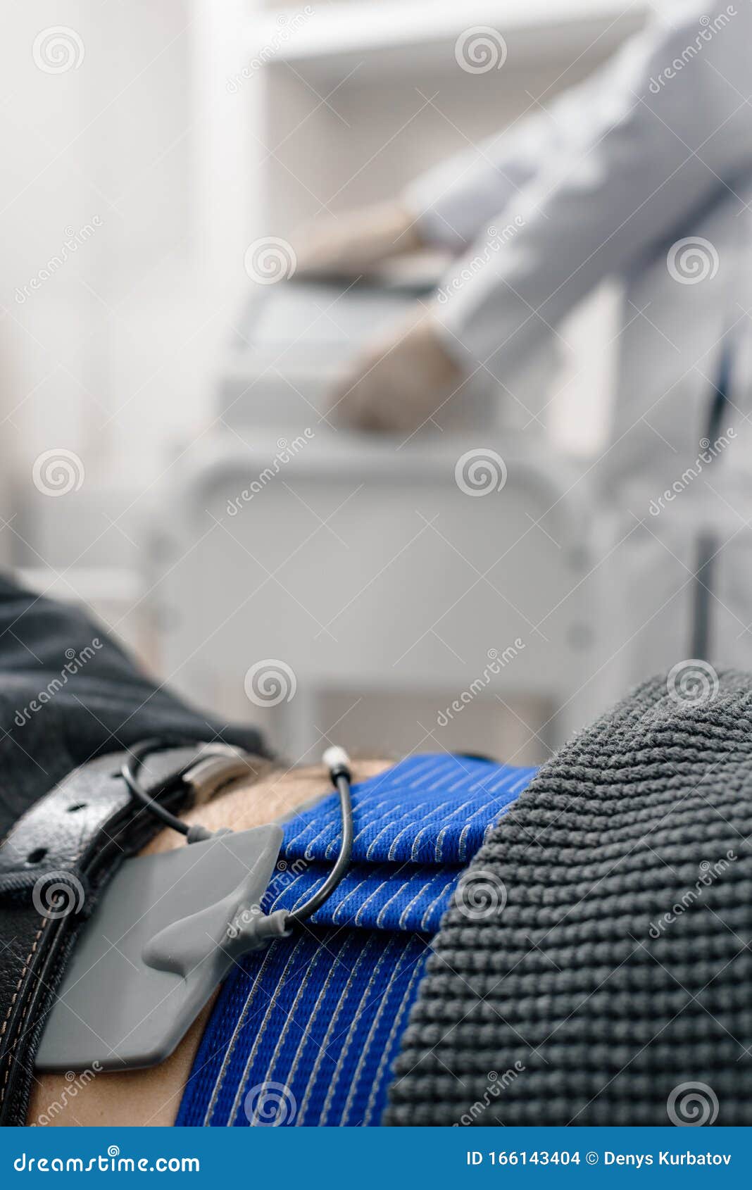 Spinal traction procedure stock photo. Image of medic - 166143404