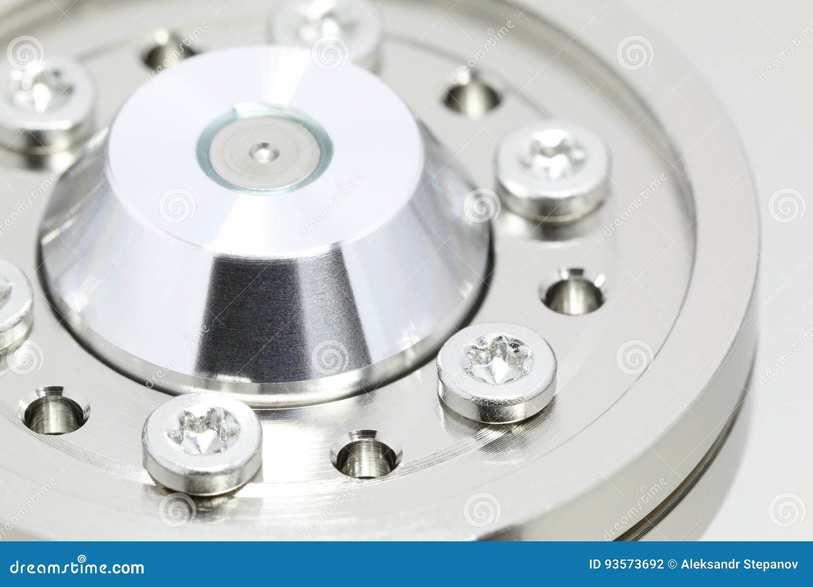 Spindel Des Festplattenlaufwerks Mit Kleinen Schrauben Stockfoto - Bild ...