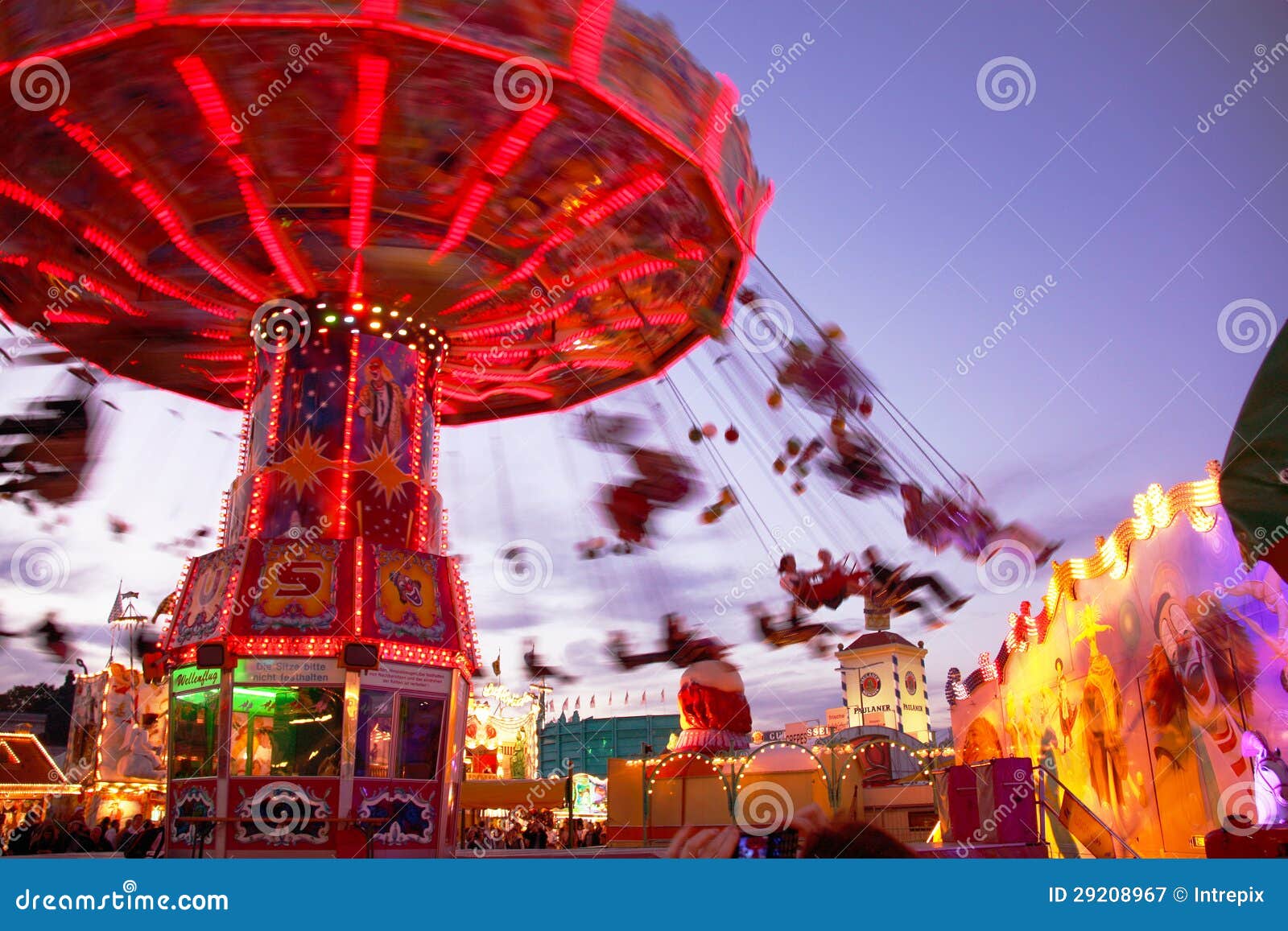 Spinning chairoplane editorial photography. Image of wheel - 29208967