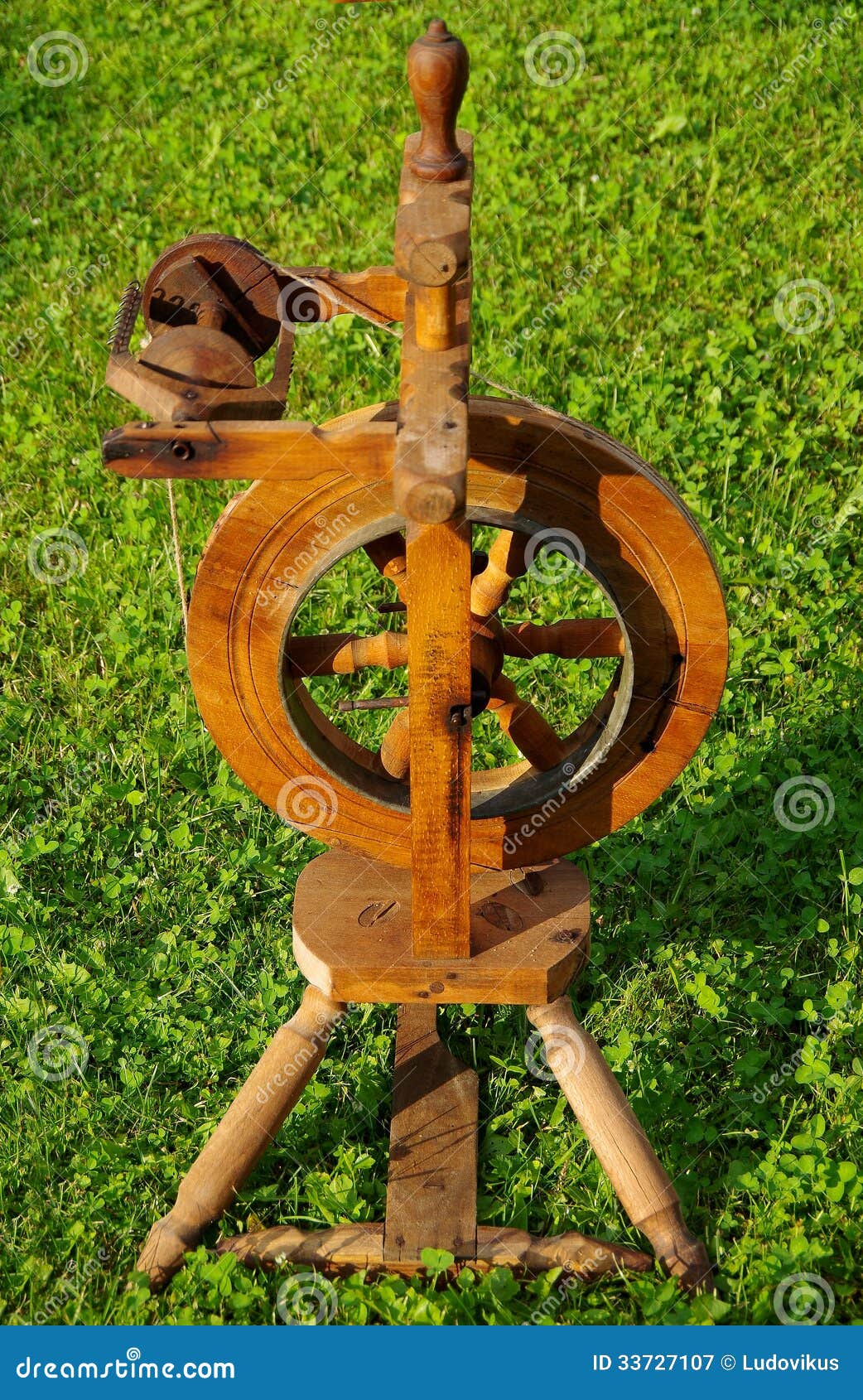 A spinning wheel stock image. Image of wool, vintage - 33727107