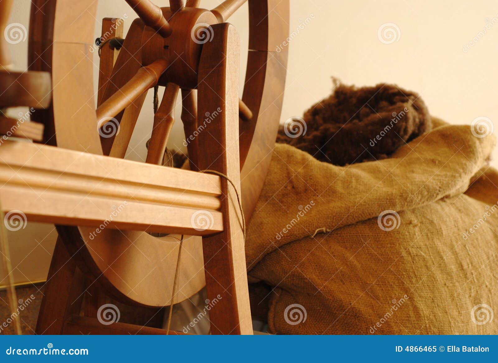 Spinning Wheel and Wool stock image. Image of weaves, pastime - 4866465