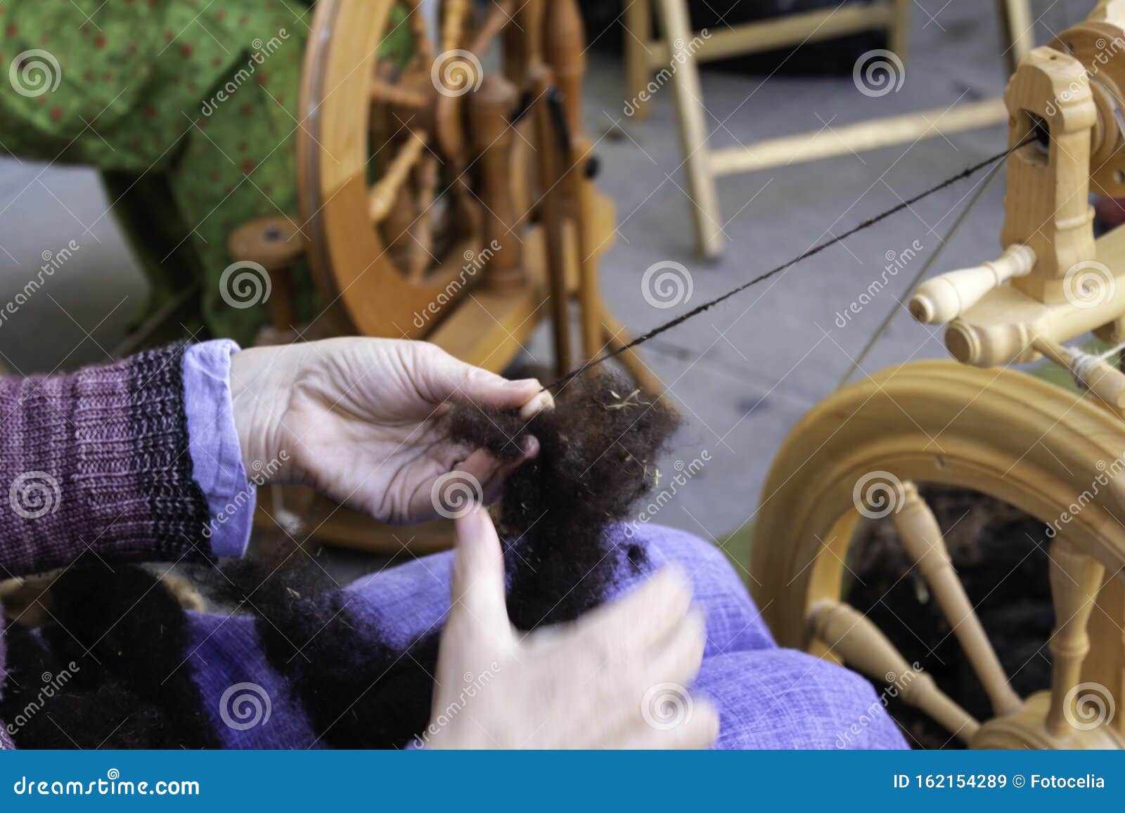 Spinning Wool on Spinning Wheel Stock Image - Image of spin, cloth ...