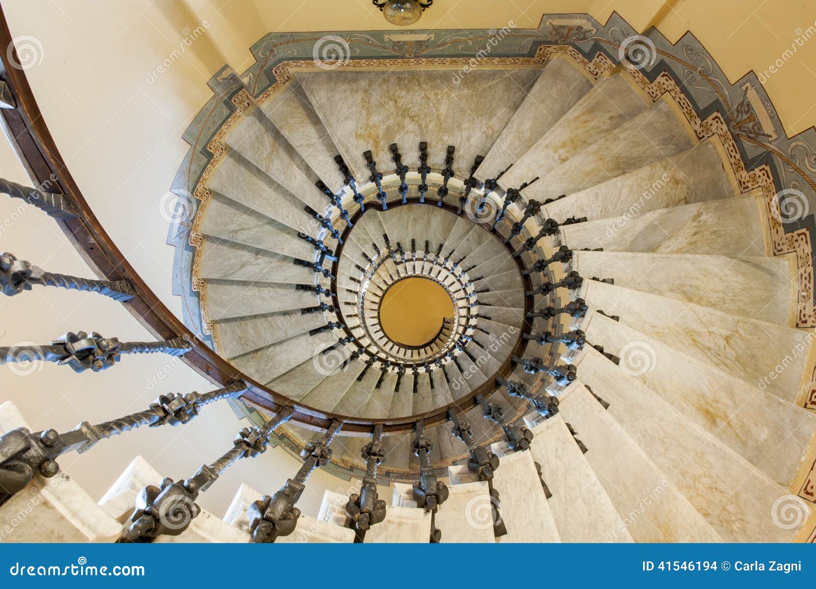 Left Handed Spiral Staircase Castle at Alexis Hayes blog