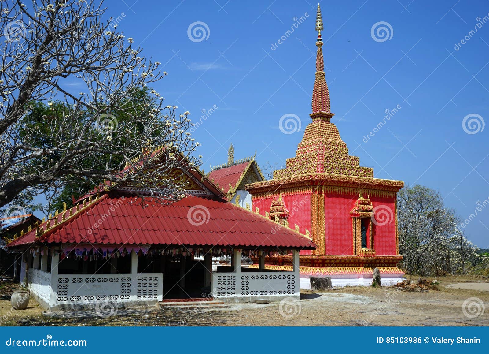 Spire and temple editorial photo. Image of building, buddhist - 85103986