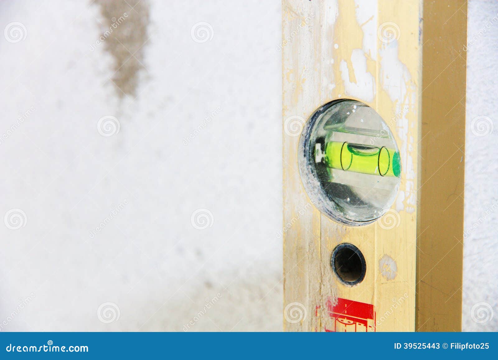 Spirit level stock image. Image of measure, perfection - 39525443