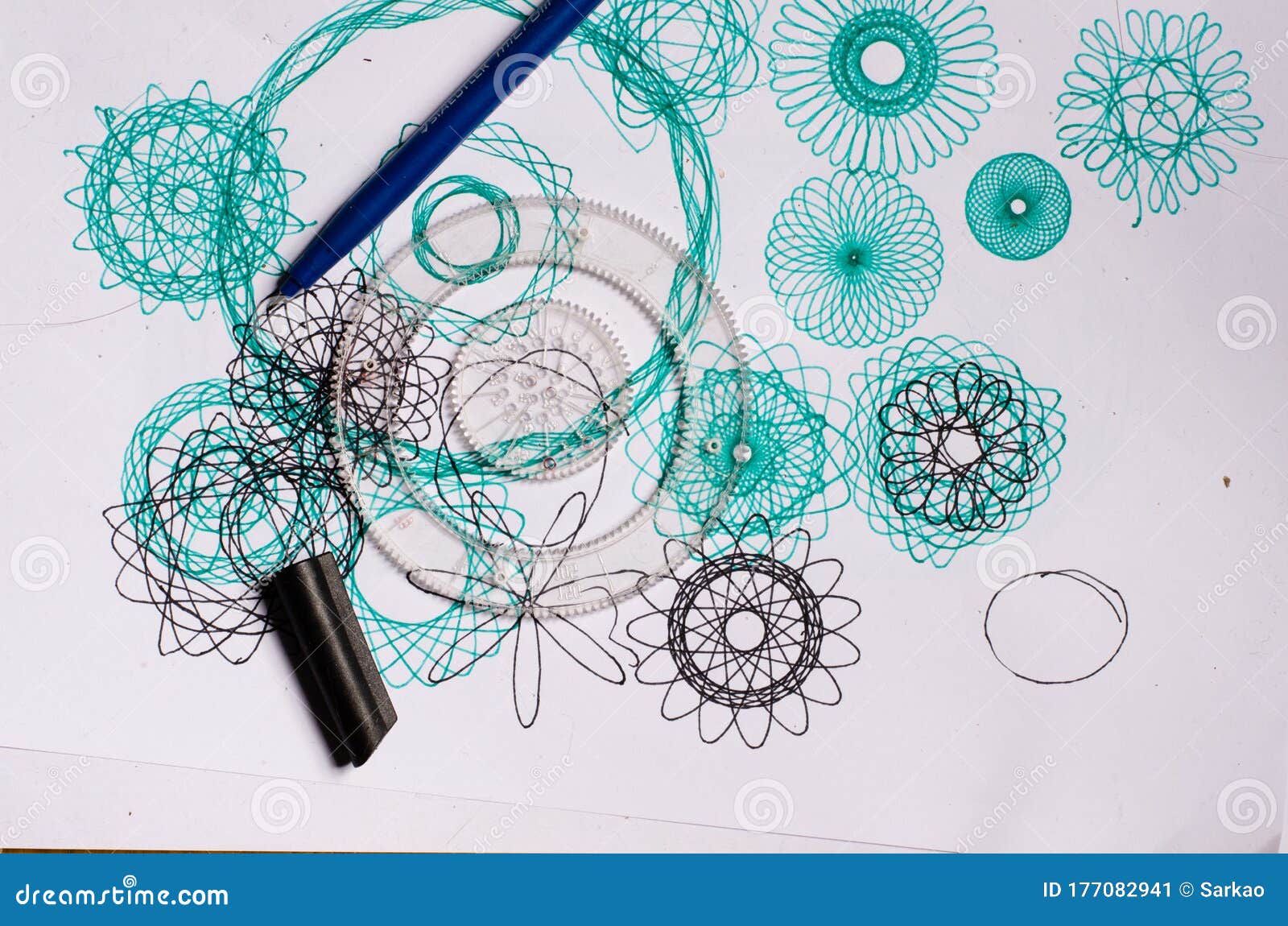 Spirograph retro toy stock image. Image of geometric - 177082941