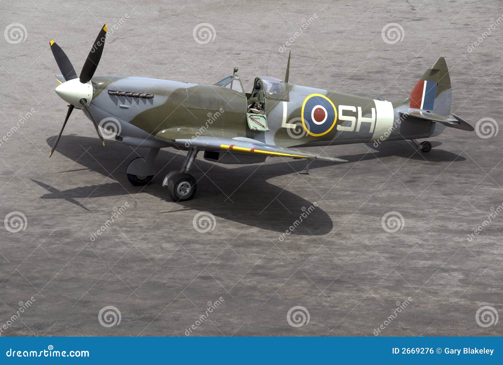 Spitfire stock photo. Image of royal, landing, pilot, fighting - 2669276