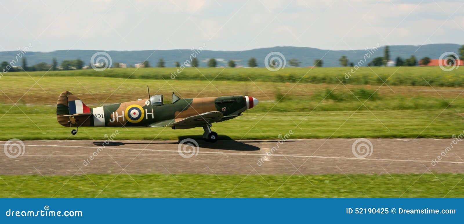 Spitfire landing editorial image. Image of plane, spitfire - 52190425