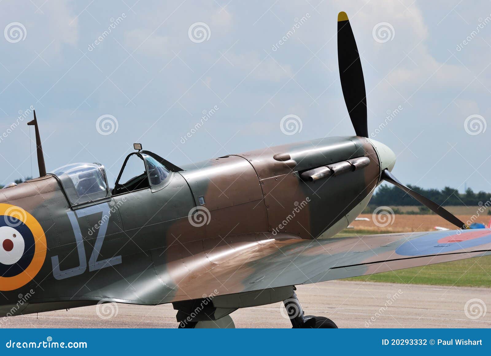 Spitfire Standing on Runway Stock Photo - Image of cockpit, groud: 20293332