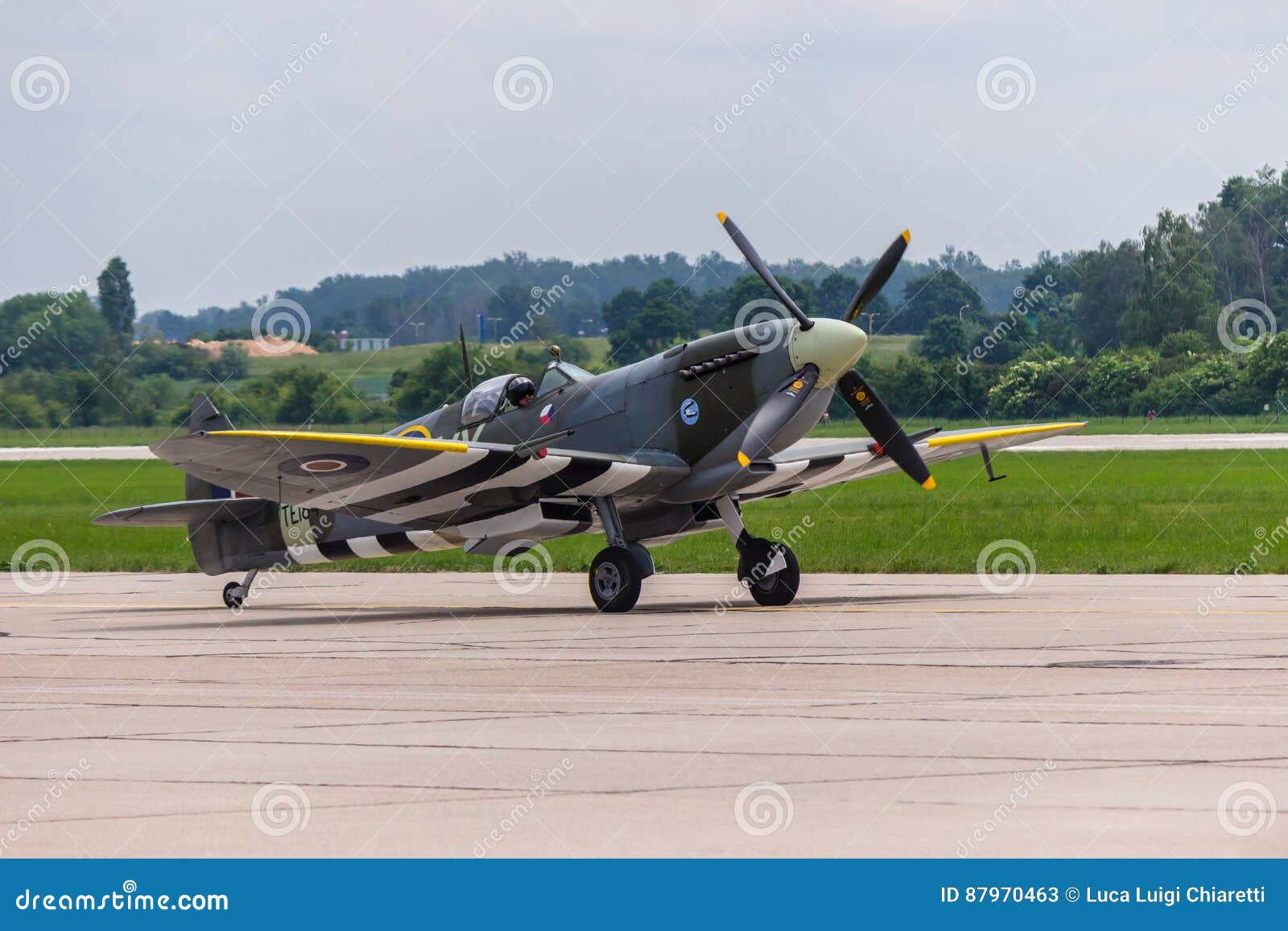 Spitfire take off editorial stock photo. Image of republic - 87970463