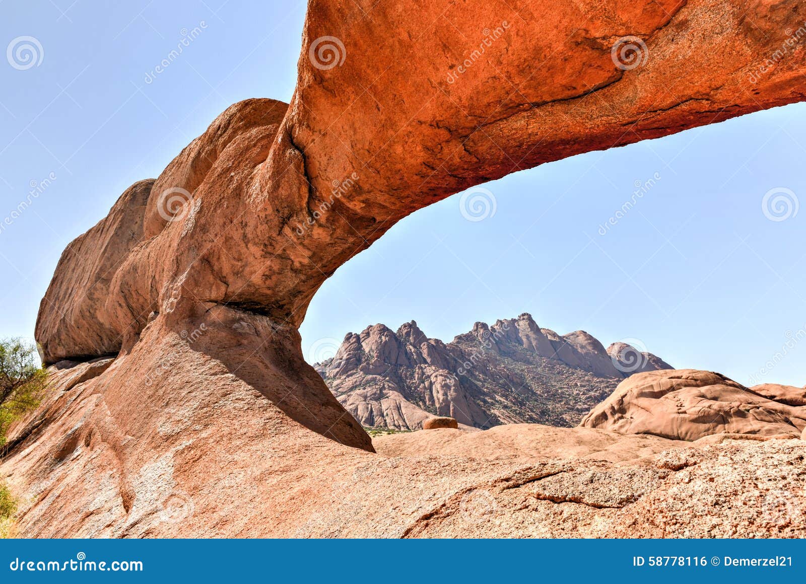 Spitzkoppe, Namibia fotografia stock. Immagine di arco - 58778116