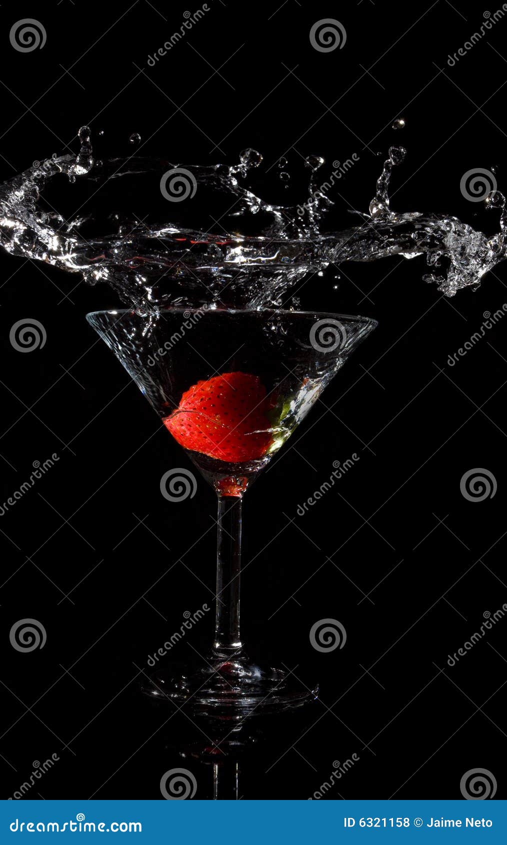 Splash Cocktail Strawberry with Reflection Stock Photo - Image of water ...