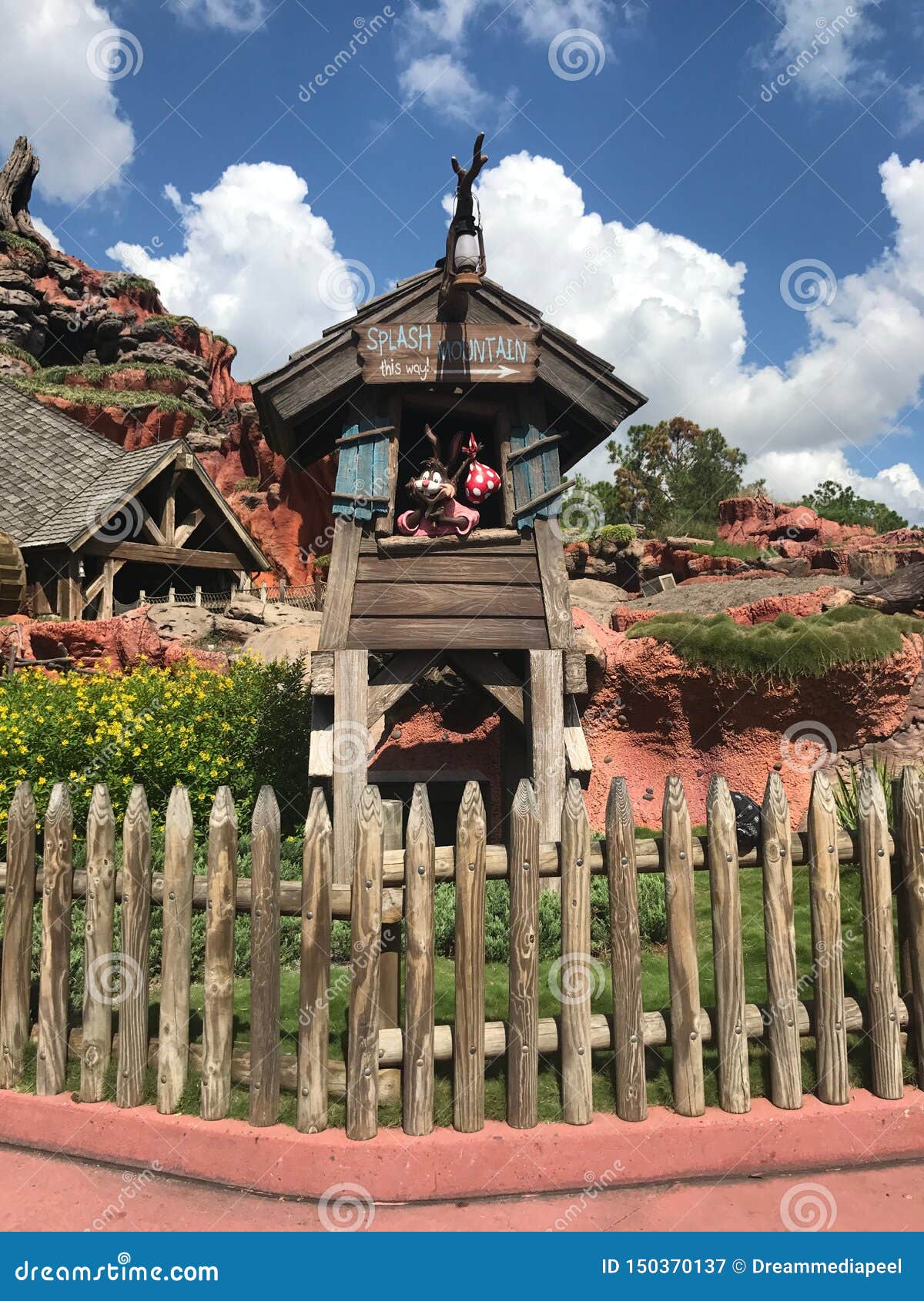 Splash Mountain at Walt Disney World Editorial Photography - Image of ...