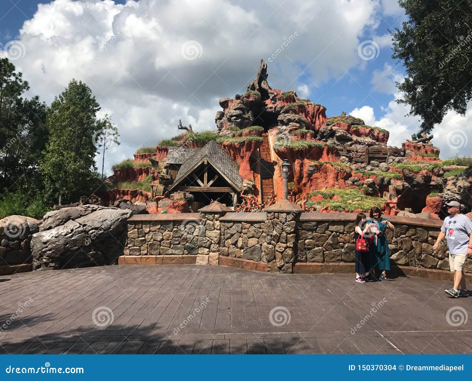 Splash Mountain at Walt Disney World Editorial Stock Image - Image of ...