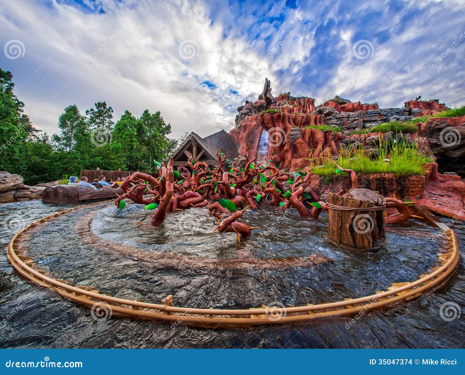 Splash Mountain And Big Thunder Mountain Sign In Magic Kingdom At Walt ...