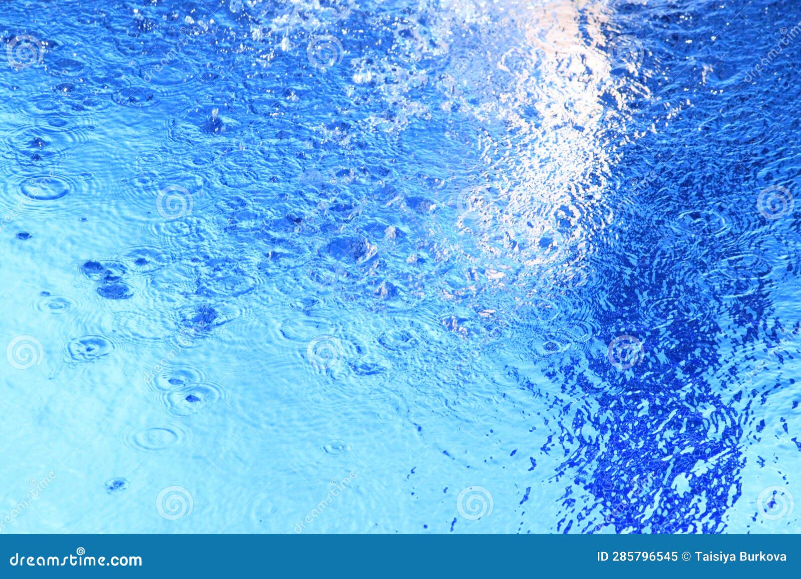 Splash in the pool stock image. Image of onboard, aqua - 285796545