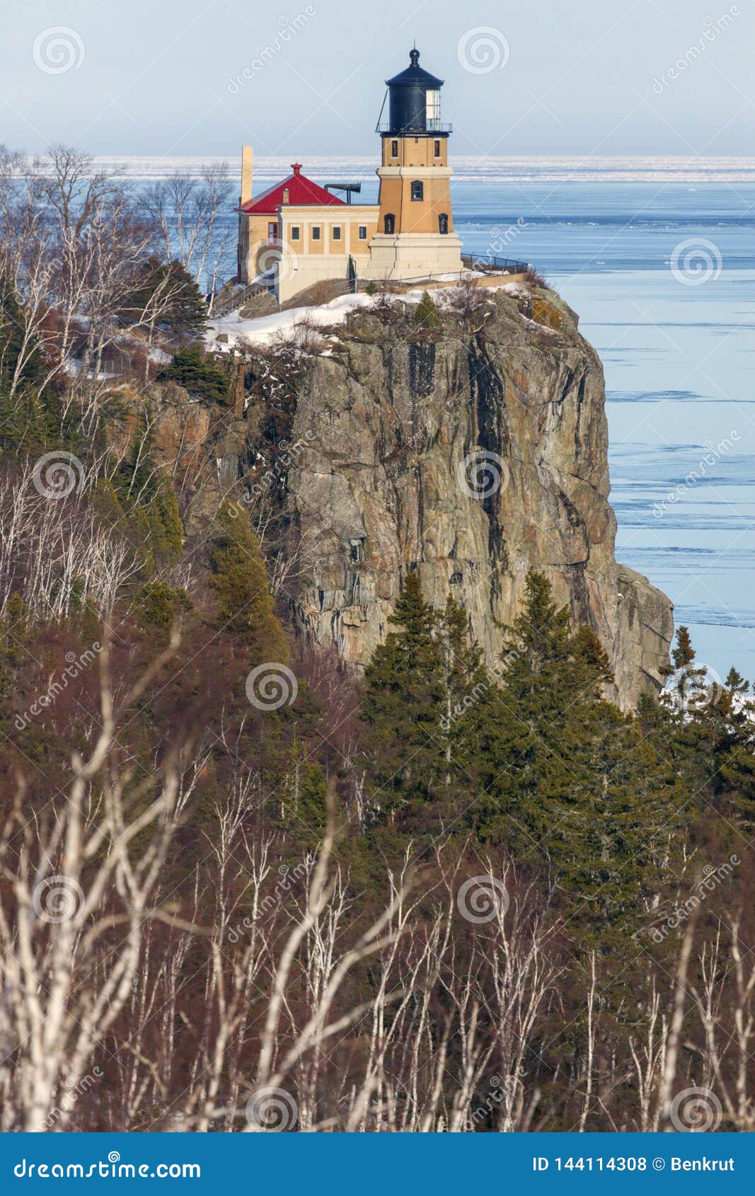 Split Rock Lighthouse stock photo. Image of cliff, winter - 144114308