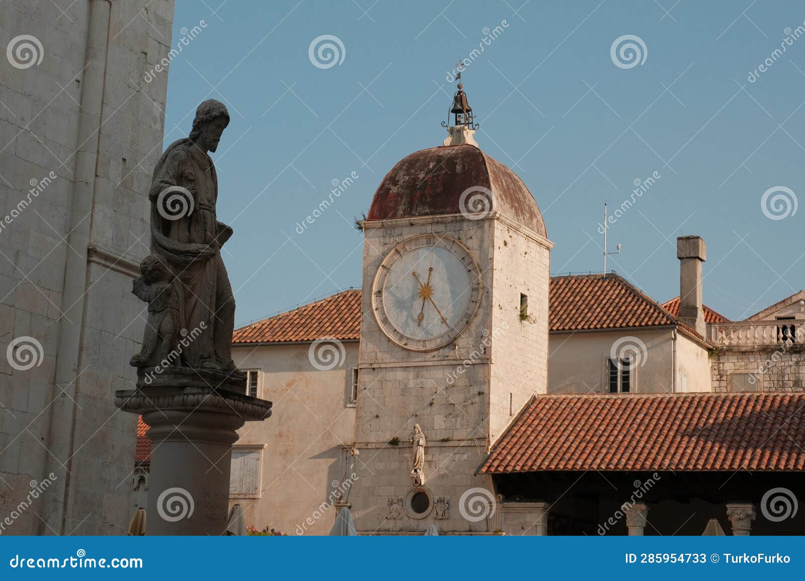 Split S Timekeeper: Clock Tower with Foreground Statue Stock Image ...