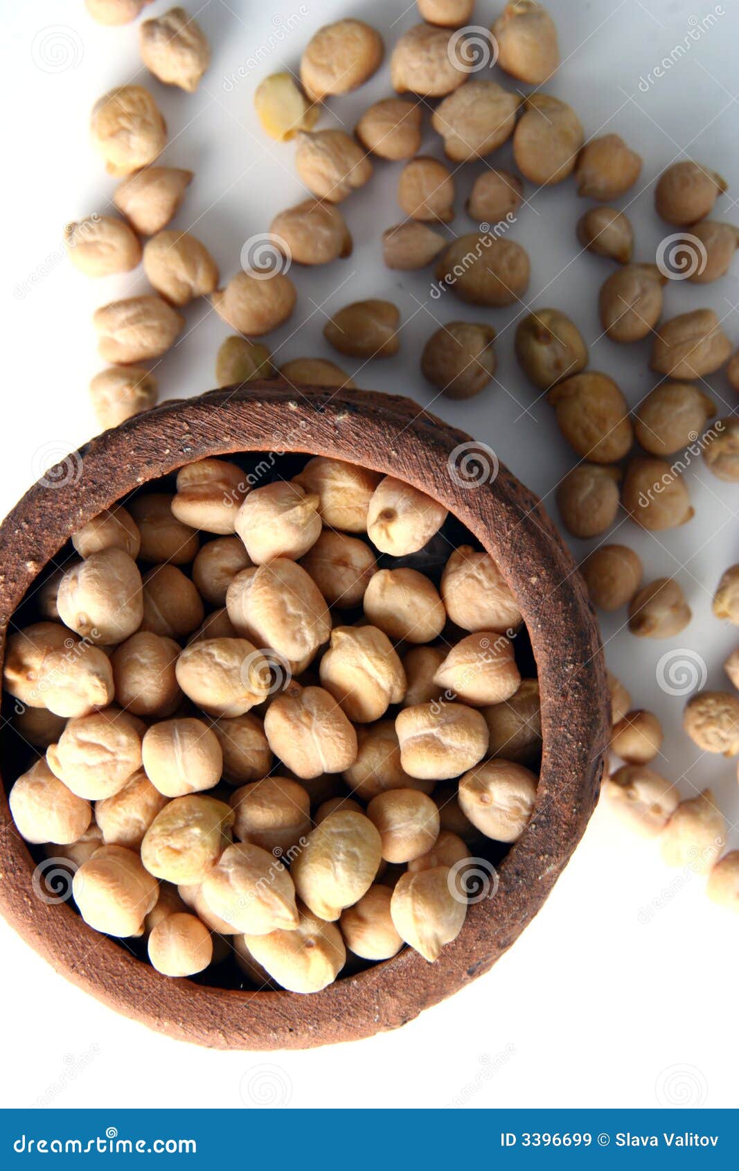 Spliterwten Bij Terracottakruik Stock Afbeelding - Image of kruik ...